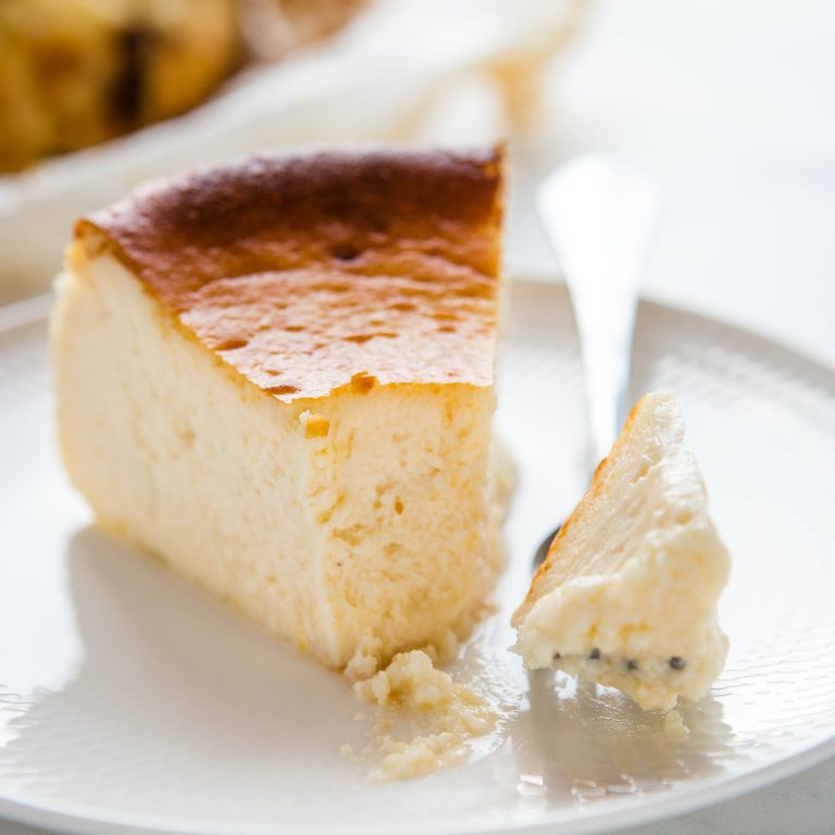 San Sebastian Cheesecake {Burnt Basque Cheesecake} - The Busy Baker